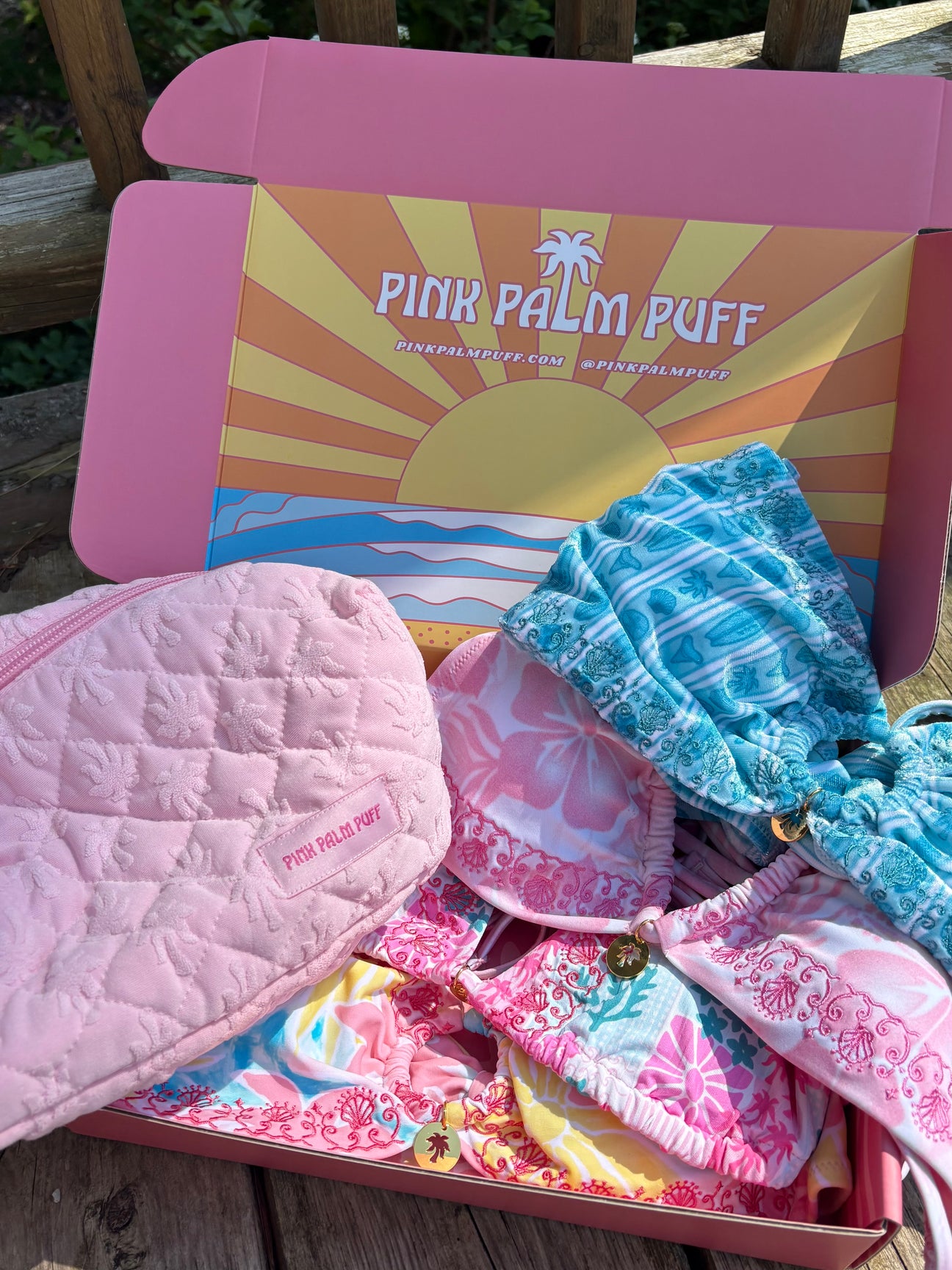 Unboxing Moment – Pink Palm Puff