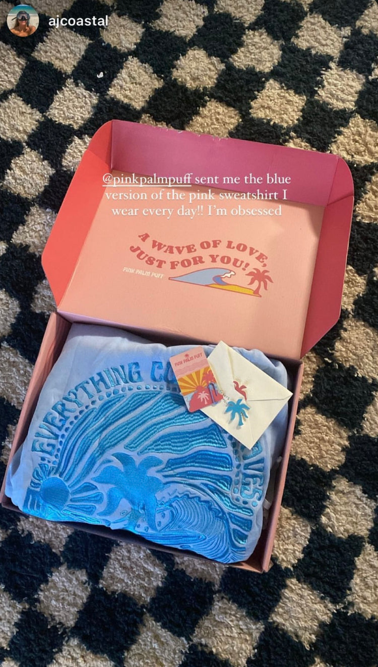 Unboxing Moment – Pink Palm Puff