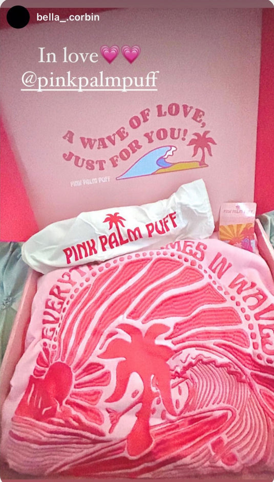 Unboxing Moment – Pink Palm Puff