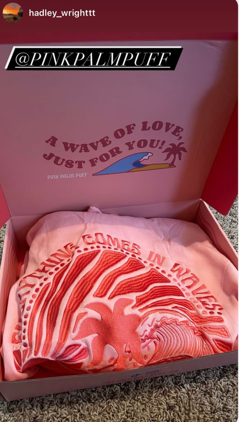 Unboxing Moment – Pink Palm Puff