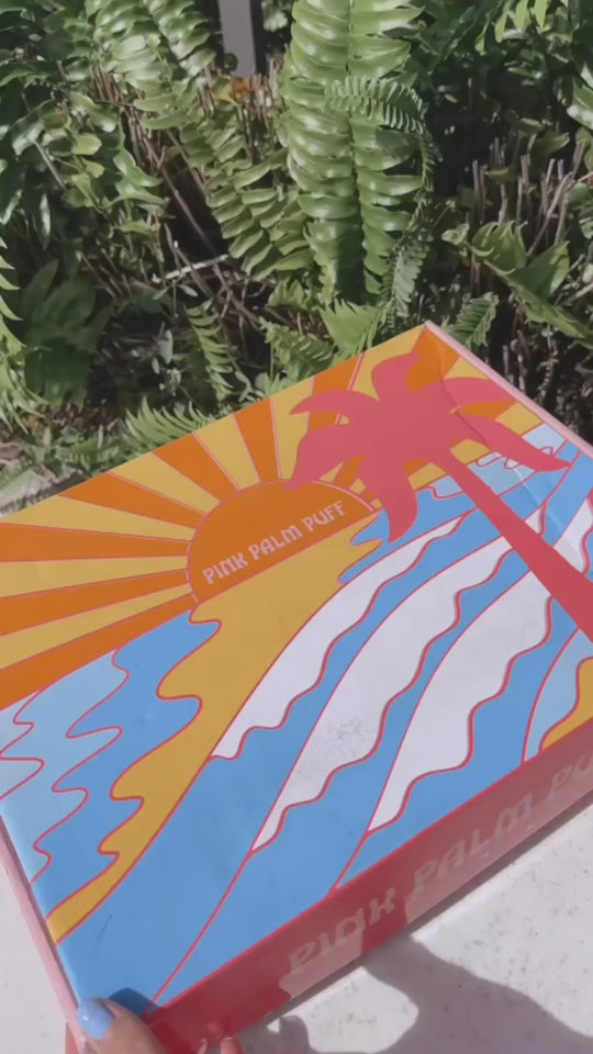 Unboxing Moment – Pink Palm Puff